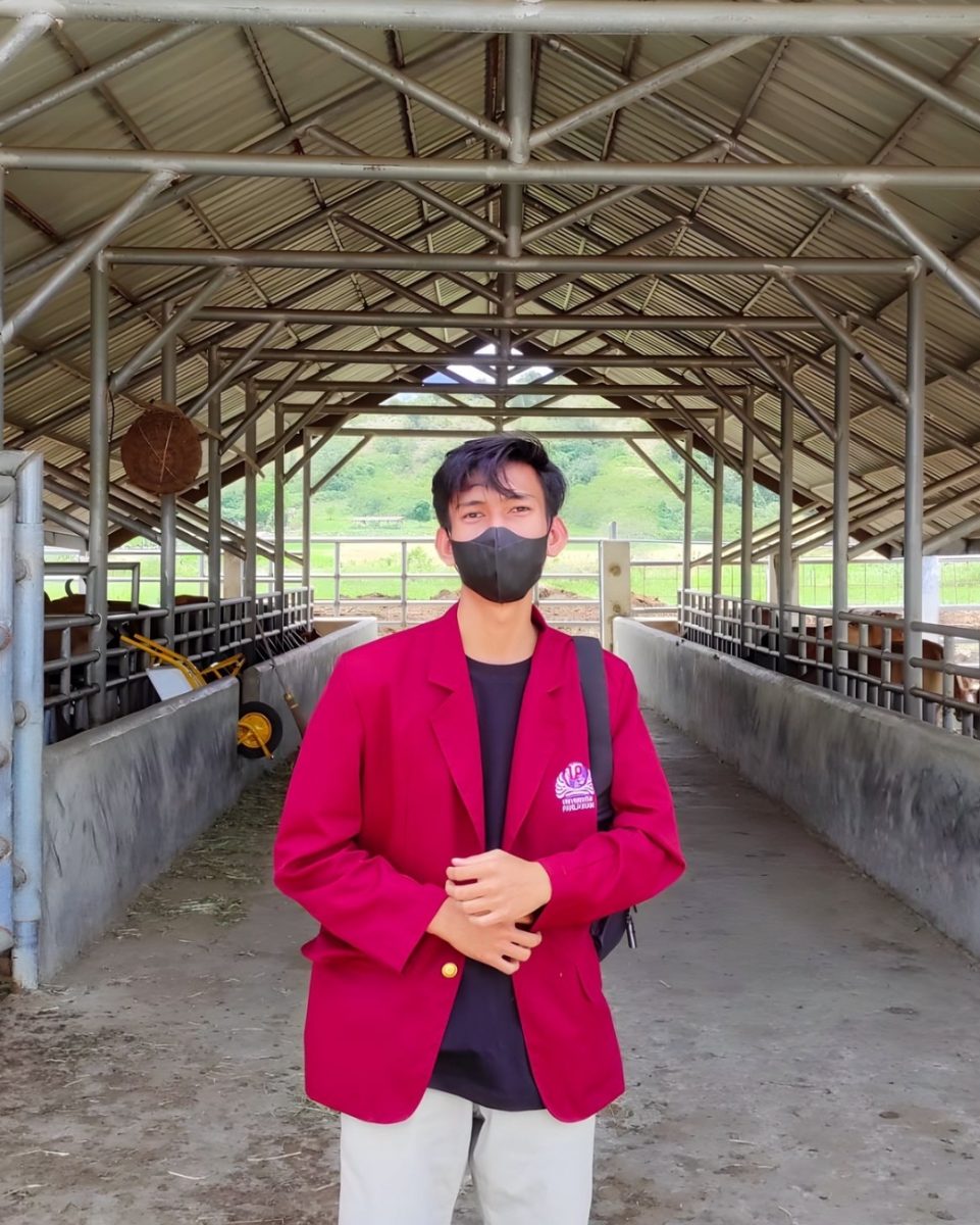 Feodalisme dan Kolonialisme Perguruan Tinggi - AuraMedia